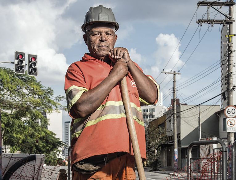 Revista Educação | Exposição fotográfica homenageia trabalhadores ...