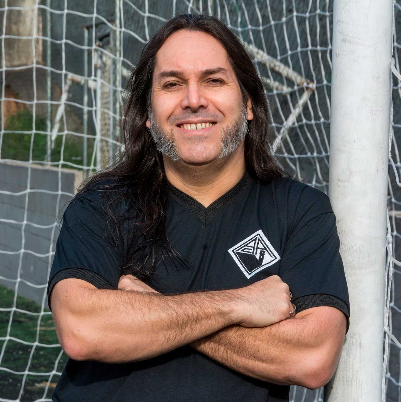 Revista Educação | Professor ensina história por meio do futebol ...